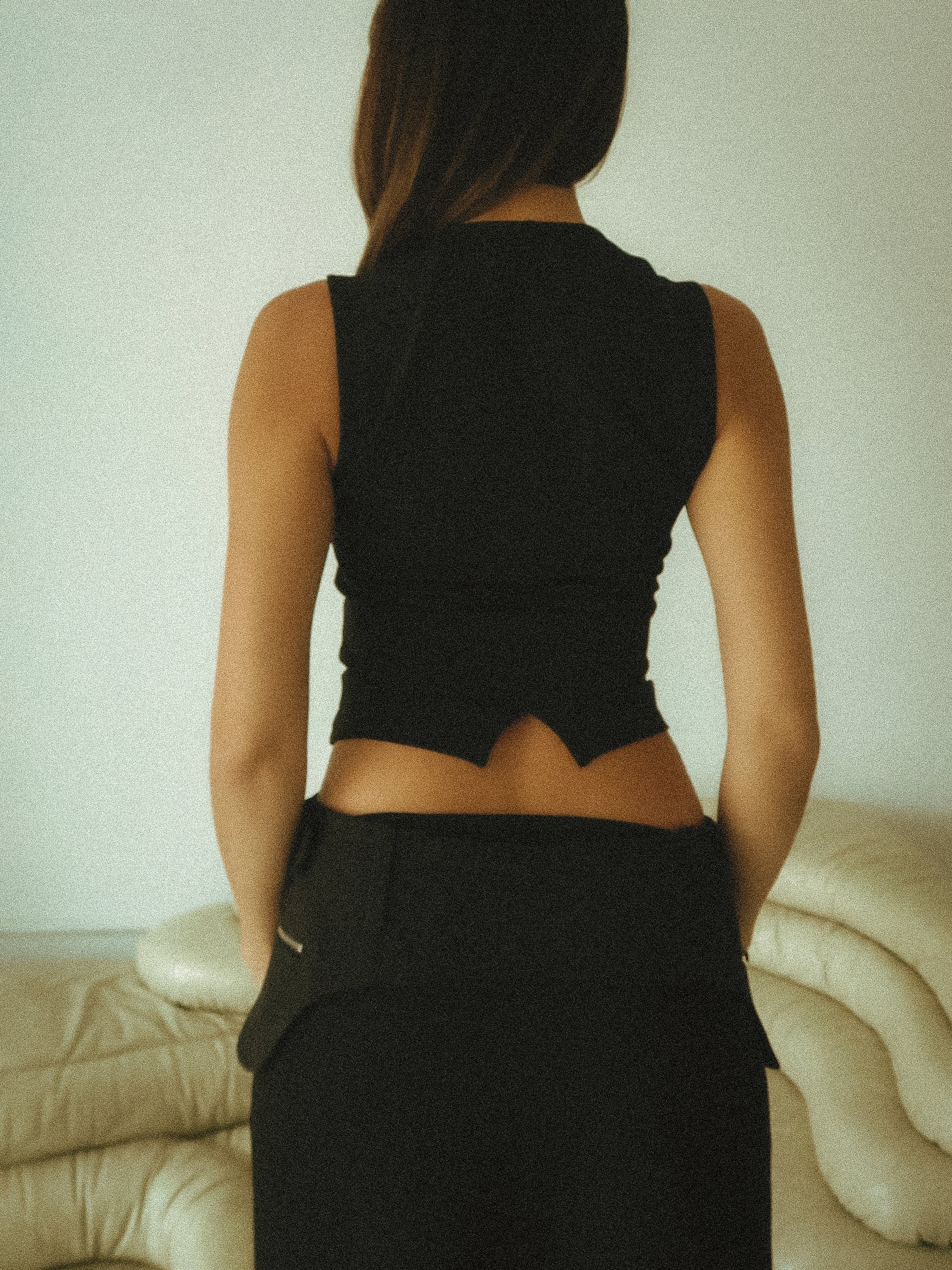 BESA top - onyx – uniform person